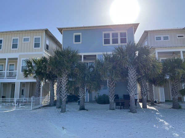 Bluefin Beach Cottage - Beachfront Home In Navarre- Community Pool & Hot Tub - Pensacola Beach, FL
