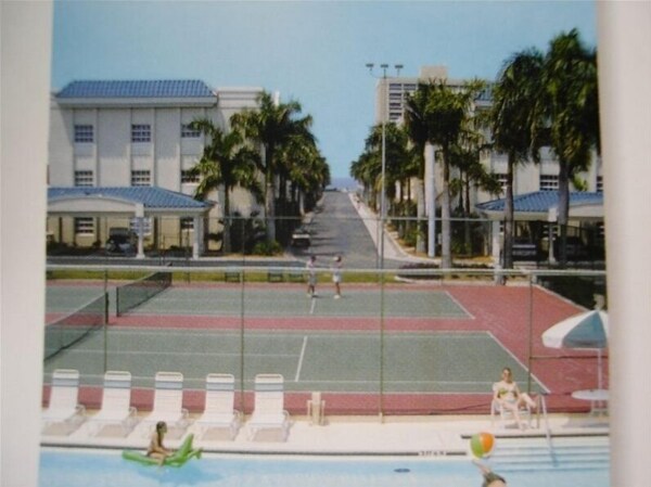 Palm Bay Club #168 Private Beach Perfect For A Stay-cation - Siesta Key, FL