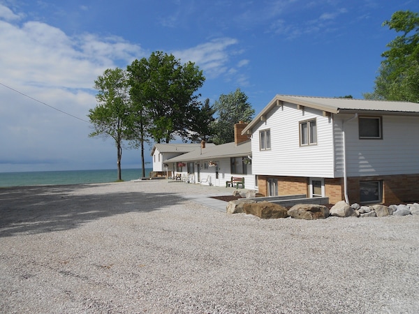 "Shore To Please" Unit 2; Apartment On The Lake - Geneva-on-the-Lake, OH