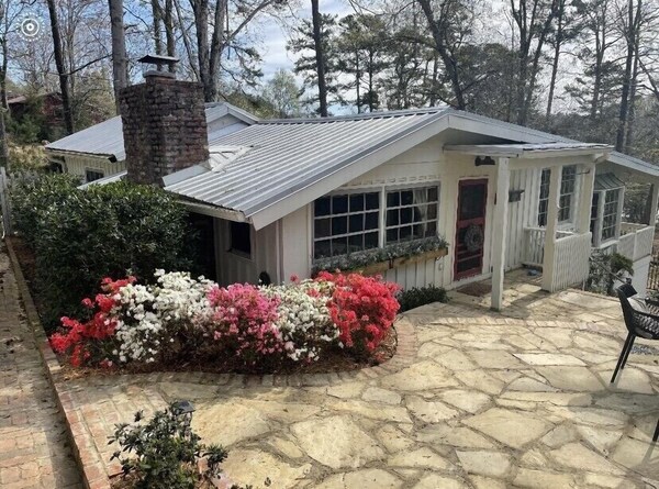 Longhollow Cottage-right On The Water W/private Boat Dock And Screened In Porch - Flowery Branch, GA