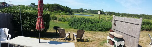 Quaint Cottage Steps Away From West Dennis Beach! - Capo Cod, MA