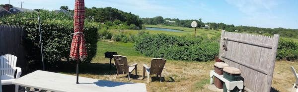 Quaint Cottage Steps Away From West Dennis Beach! - Capo Cod, MA