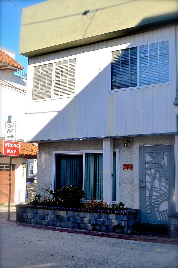 40 Steps From The Beach!! Huge Roof Top Views!!! - San Diego, CA