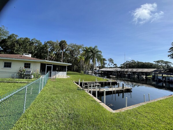 Waterfront In Crystal River! Scalloper's Heaven, Boaters Dream, See Manatees - Crystal River, FL