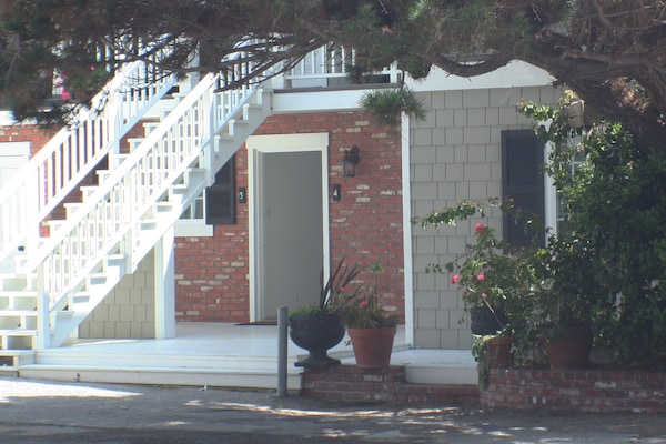 Oceanfront Retreat On Sandy Carbon Beach - Dolphin - Agoura Hills, CA