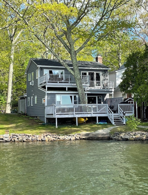 Charming Lakefront Home With Sunset Views - East Hampton, CT
