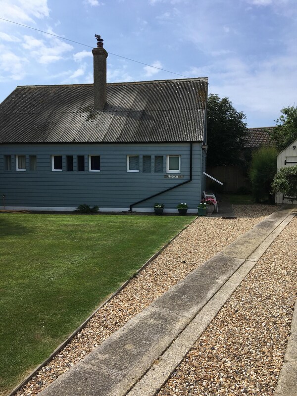Charming Seaside Home, Full Of Character (Old Railway Carriages) Pet Friendly, - Pagham