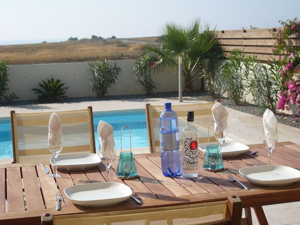 Apollon Villa Am Meer Mit Privatem Pool, Gated Private Road In Ruhiger Lage - Zypern