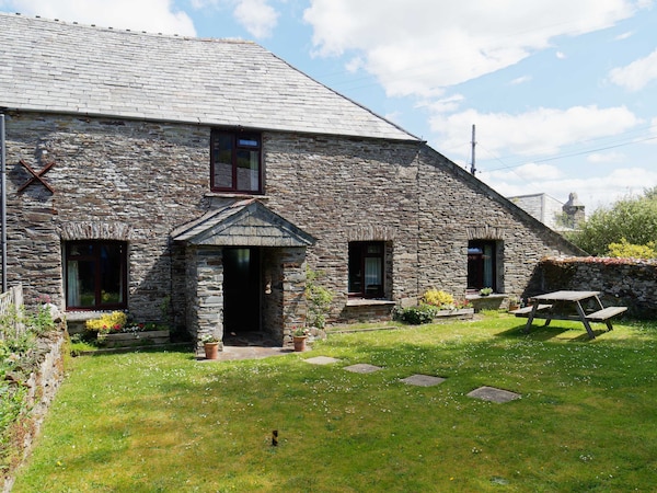 Spacious Cottage With Sea Views - Tintagel