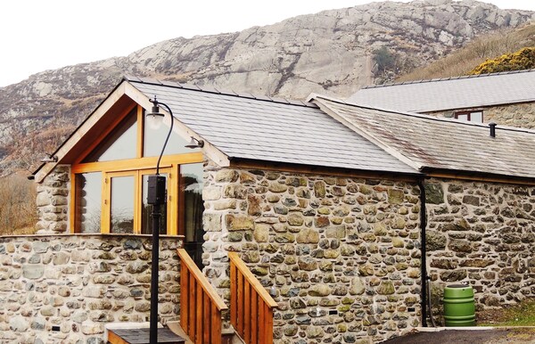 A Sea And Mountain Panorama From This Charming Stone Barn - Barmouth