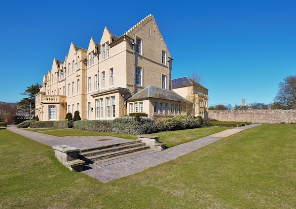 Fabulous Modern 3 Bedroomed Apartment - Saint Andrews