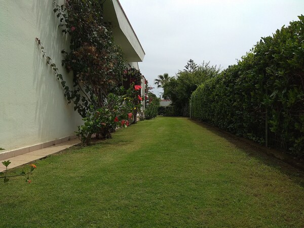 Spacious Villa With Garden On Four Sides A Few Steps From The Beach With Spa - Costa Rei