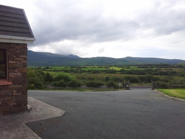 Luxurious 4 Star Dormer Cottage In Cloghane  Dingle Peninsula - County Kerry