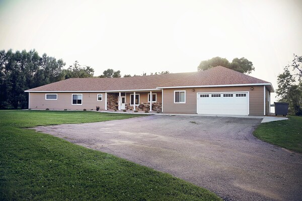 Beautiful Lake Home On Long Lake, Sleeps 18, Over 2 Acres - Sibley State Park, New London