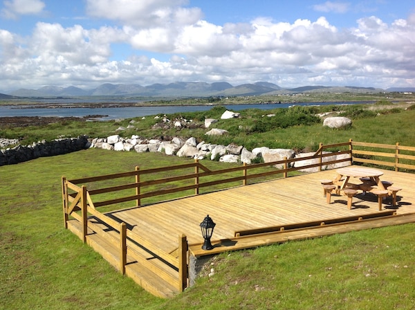 Luxury Connemara Cottage With Panoramic Views Of The Sea And Mountains - Ireland