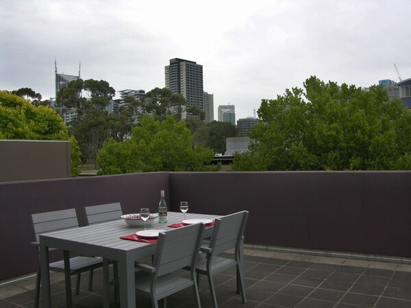 City Edge Apartment, Spacious Terrace - Brooklyn