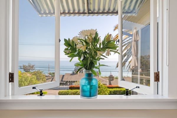 Impresionantes Vistas Al Mar, Relajante Patio Al Aire Libre, Estilo Interior Elevado, ¡Y Más! - Montecito