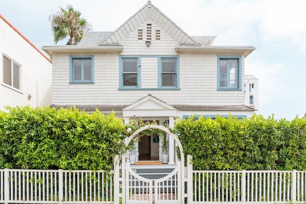 Head-on Ocean View Beach House! - Santa Monica, CA