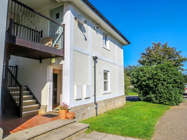 17 Britten Close - Sleeps 2 Guests In 1 Bedroom - Aldeburgh