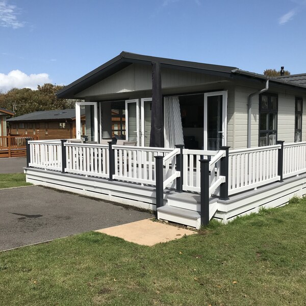 Luxury 3 Bedroom Lodge - Pet Friendly - Hampshire