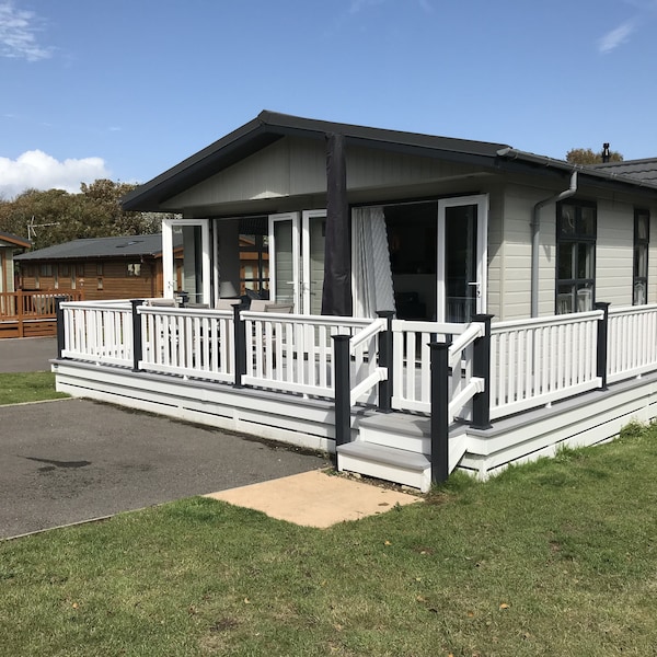 Luxury 3 Bedroom Lodge - Pet Friendly - Hampshire