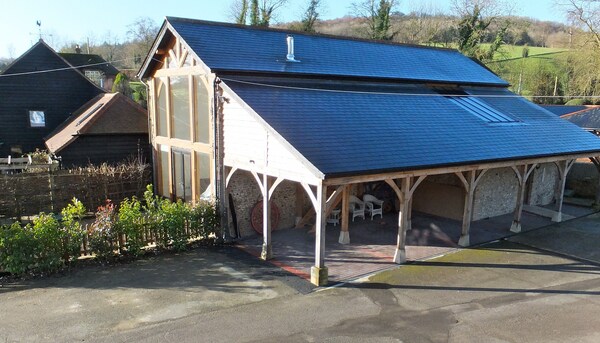 Beautiful Barn With Outstanding Views And High Quality Facilities - Dorking