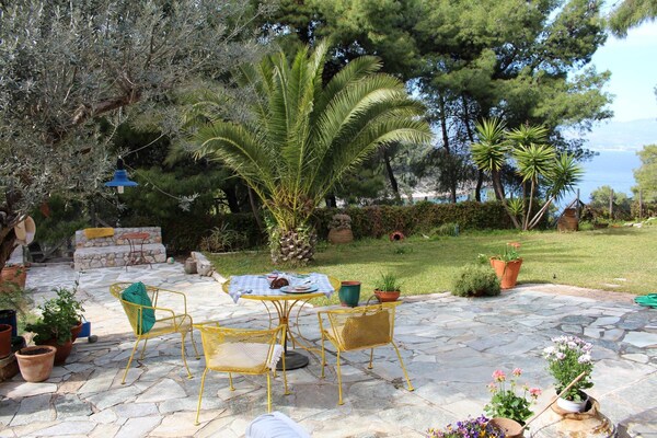 Peacefully Situated Holiday House Close To The Sea, Garden, Terrace | Korinthia, - Пелопоннес