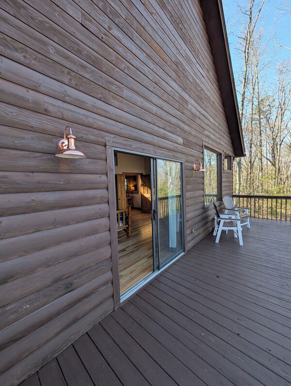 Mountain Views!!  3 Acre Privacy, Fiber Optic Internet And More! - Cleveland, GA