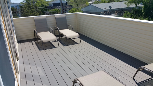 Weekends, Midweeks And Full Weeks Available! Steps To Beach, Town And Ferries! - Fire Island, NY