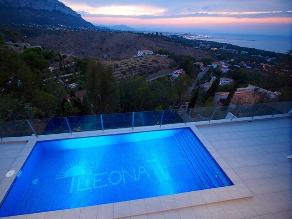 Villa Moderna In Una Posizione Eccellente Con Viste Fantastiche E Tramonto Sul Mare - Dénia