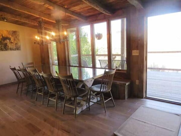 Breathtaking Views Of Yellowstone On The Yellowstone River In A Luxury Lodge! - Gardiner, MT