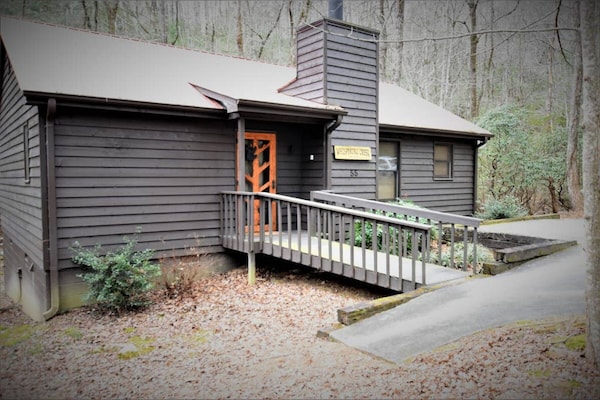 Whispering Creek On Brown Bear - Creekside Cabin - Sautee Nacoochee, GA