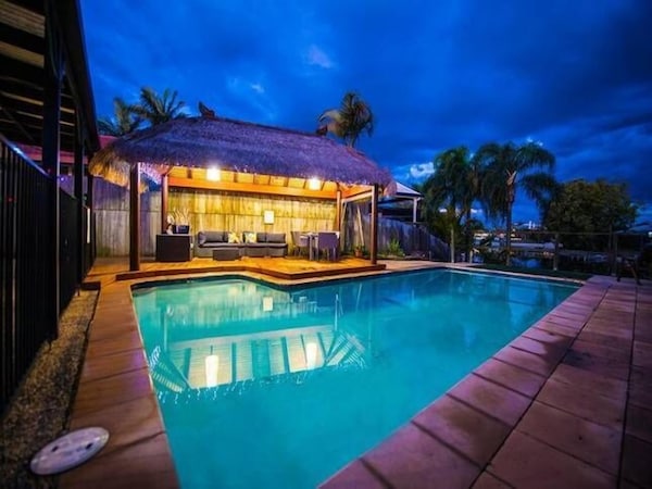 Gold Coast Waterfront Central Location Canal Pool Best Value Spacious Large Home - 布羅德海灘