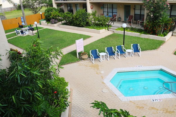 Relaxing, Comfortable, Neat, Family Friendly, Walk To Beach, Close To Everything - Beach Park At Isla Blanca, South Padre Island