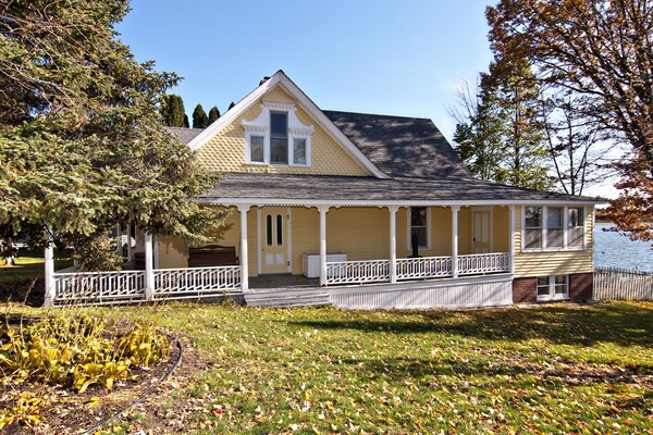 Historic Swedish Cottage On Quiet Lindstrom Lake - Center City, MN