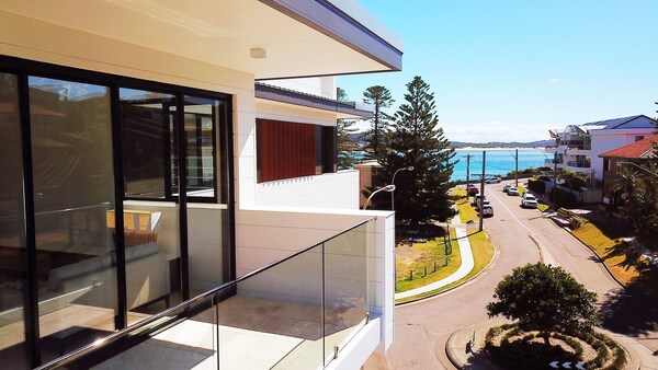 Luxury Apartment - Ocean Views & Large Roof Top Garden With Private Spa - Avoca Beach