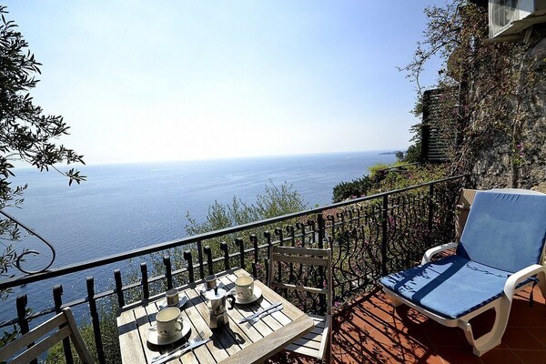 Villa Ines: Ein Charmantes Ferienhaus Mit Blick Auf Das Meer. - Castellammare di Stabia