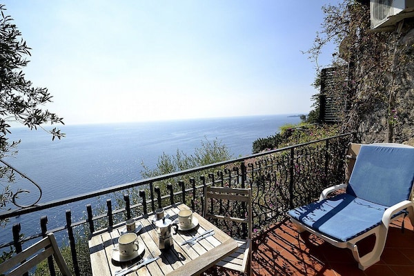 Villa Ines: Ein Charmantes Ferienhaus Mit Blick Auf Das Meer. - Castellammare di Stabia