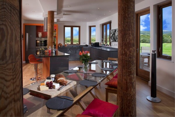 Tree House, Luxury Country House, Hot Tub, Malvern, Sleeps 6+ Award Winning :)A+ - Gloucestershire
