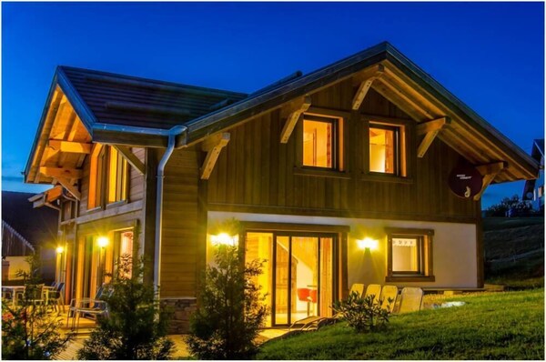 Chalet Récent, Lumineux Et Confortable, Près Des Pistes, - La Bresse