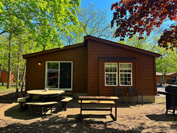 8-person Home At The Put-in-bay Island Club - 3 Br, 2 Ba, Parking - Ic99 - Put-in-Bay, OH