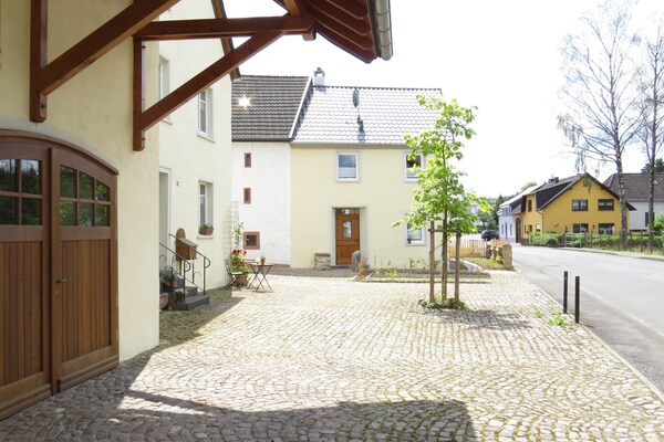 Ferienhaus Für Bis Zu 7 Personen, Ca. 100 M², Ruhige Lage, Terrasse,wlan - Gerolstein