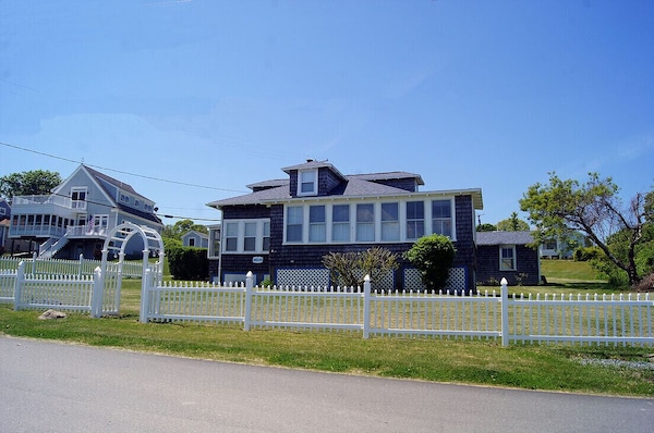 Wonderful Prudence Island Cottage With 180 Degree View Of Narragansett Bay - Warwick, RI