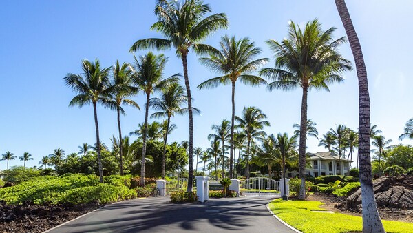 Mauna Lani Islands Townhouse - Private Location - Walk To Beach And Shops! - Waikoloa Village, HI