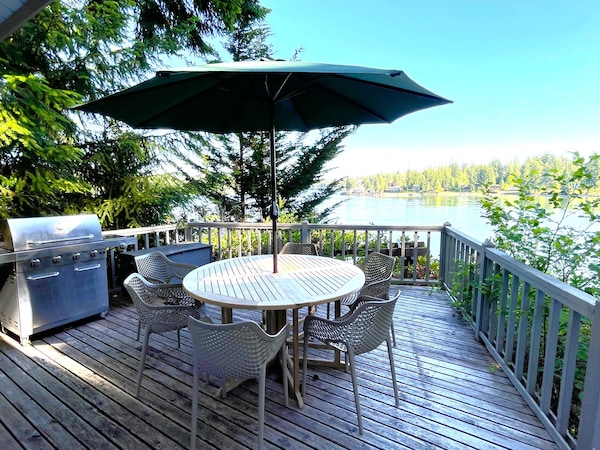 Puget Sound Beach House - Gorgeous Waterfront, Views - Beach Access - Shelton, WA