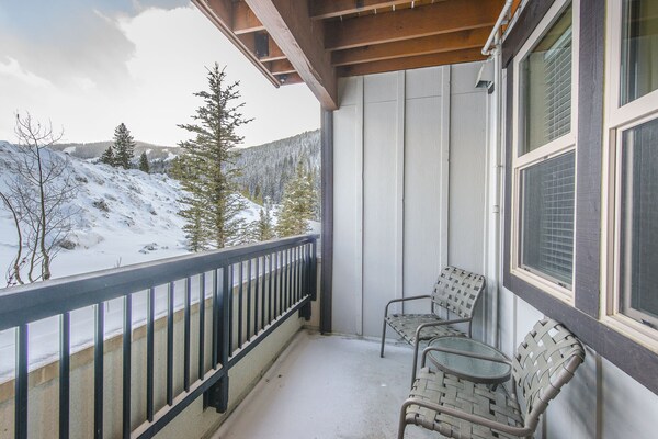 Slope-side Condo In Wp Resort: Ski-in/ski-out With Shared Hot Tub Access - Colorado