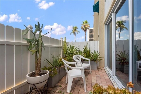 Beach Condo/ High-end Finishes/ Island Beach Resort/ No Cleaning Fee/ Condo 112 - Jensen Beach, FL