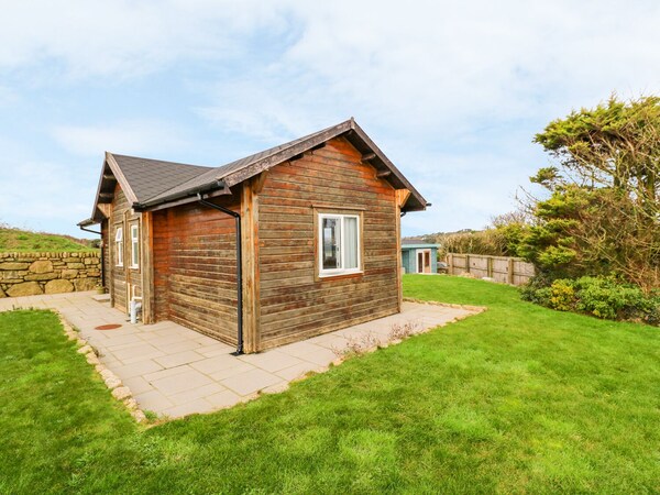 Borah Lodge, Pet Friendly, With Hot Tub In Mousehole - Mousehole