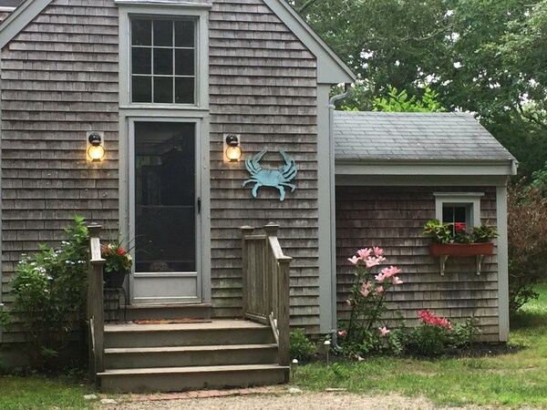 Vineyard Hearth  -  Where Coastal Calm Meets Countryside Comfort. - West Tisbury, MA
