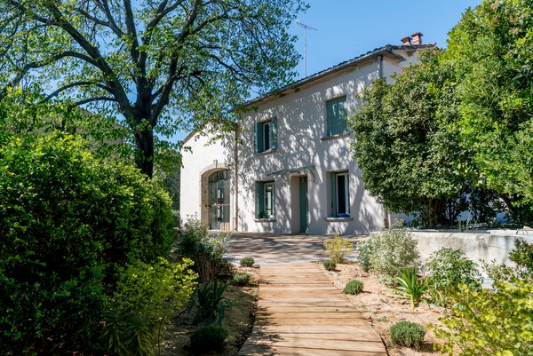 Magnifique Villa, Piscine Et Grand Jardin Paysagé, Montpellier Centre - ibis Montpellier Centre Comedie